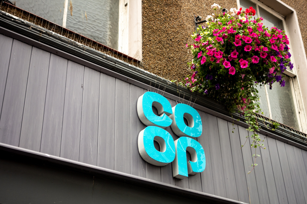 Co-op launches 'walking deliveries' from 200 stores this year - Grocery ...