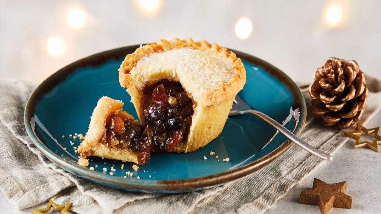 Morrisons gives away free festive cakes in the run up to Christmas