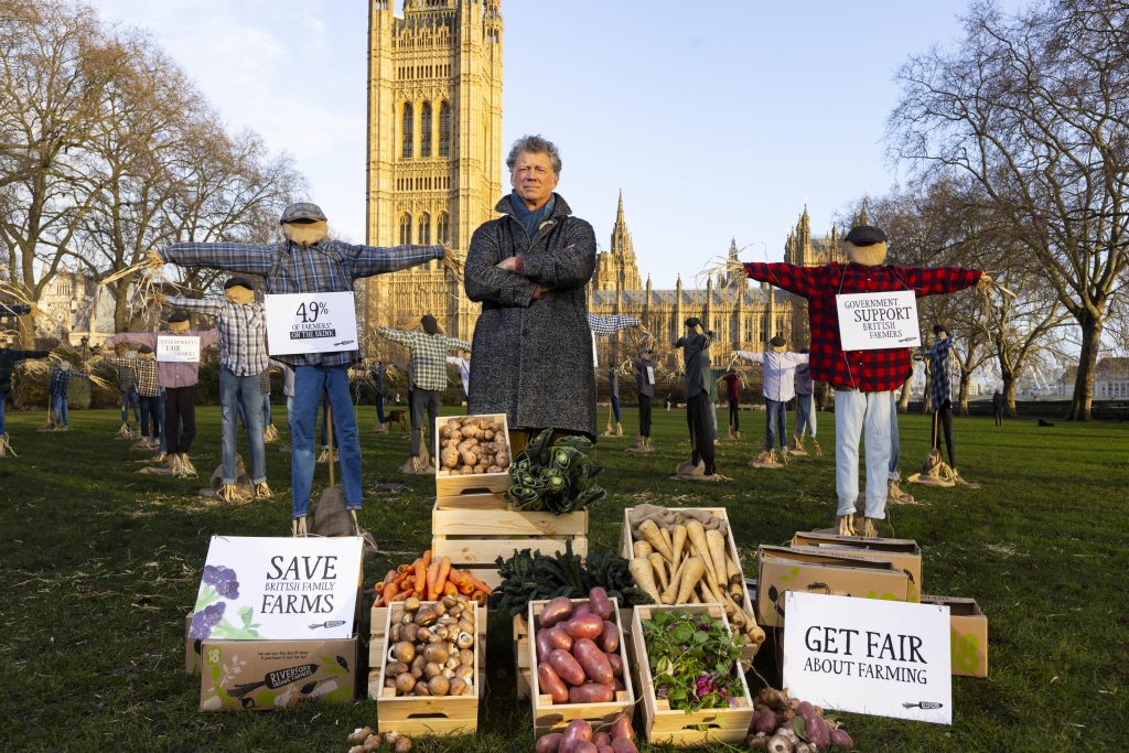 Farmers protest Big 6 supermarkets outside parliament
