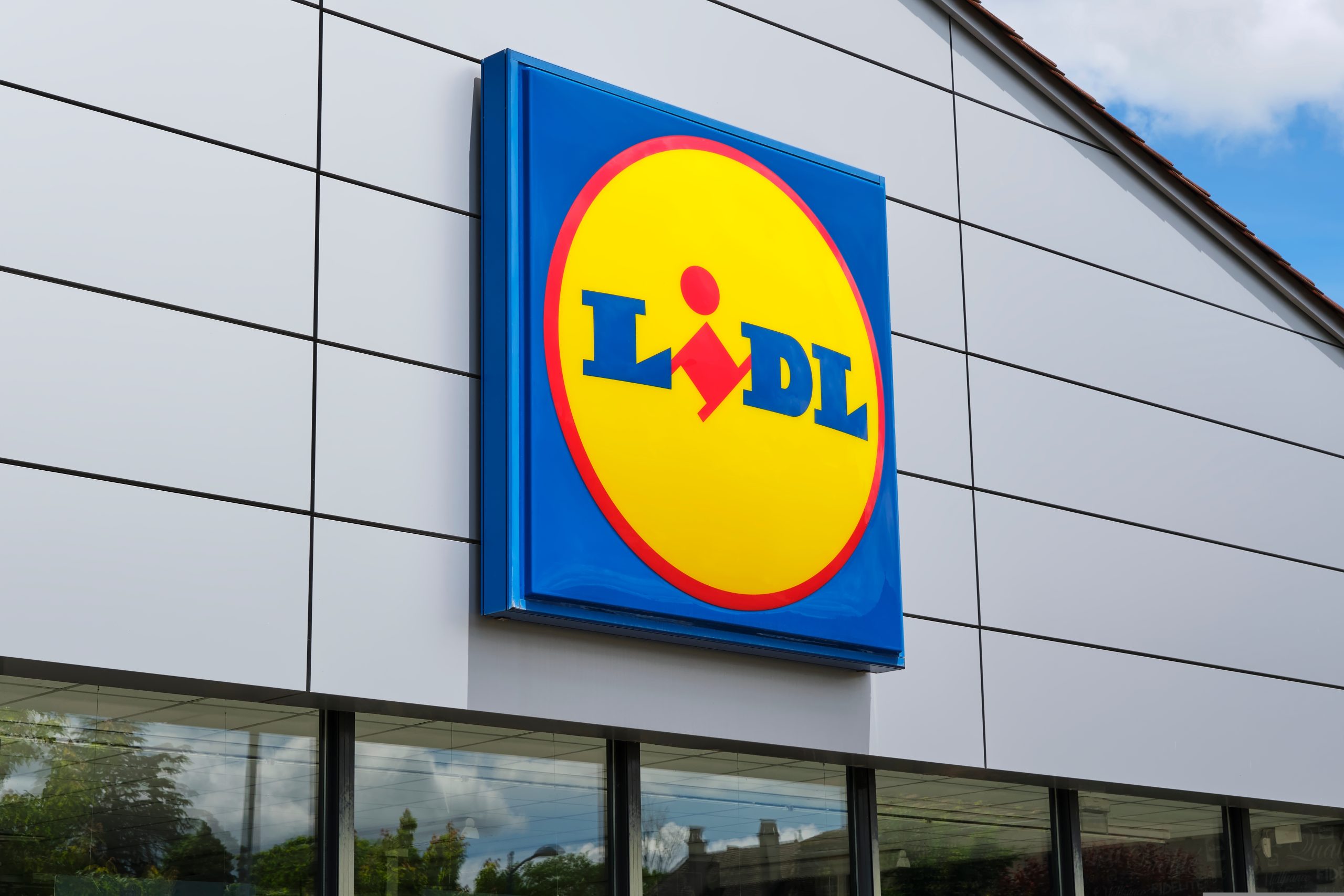 Lidl unveils pre-Christmas price-cuts - Grocery Gazette - Latest ...